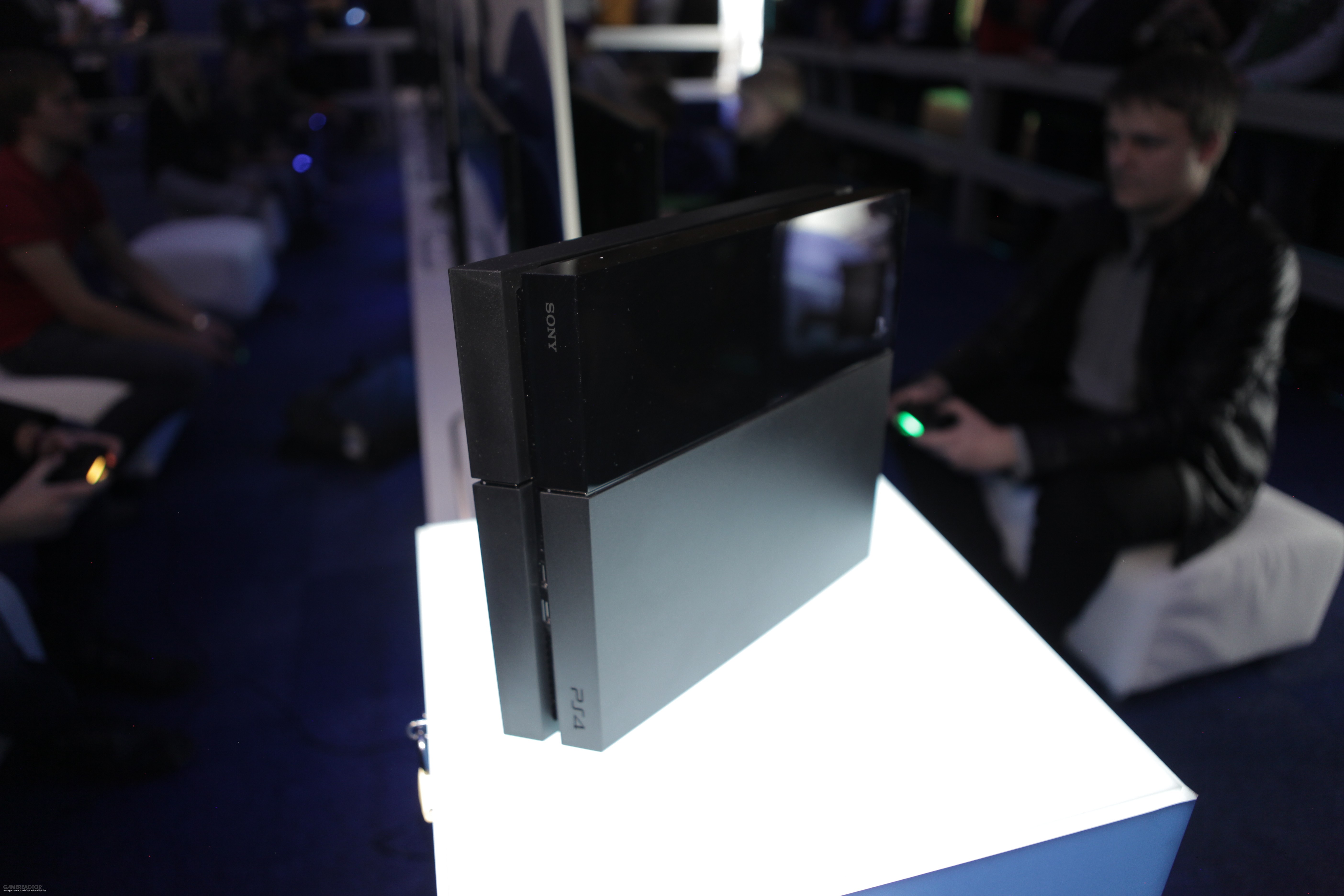 PlayStation 4 vista de todos os ângulos - - Gamereactor