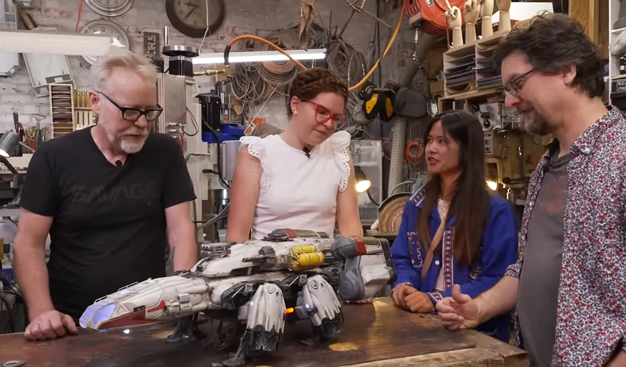 Adam Savage constrói um modelo de nave espacial Starfield super detalhado