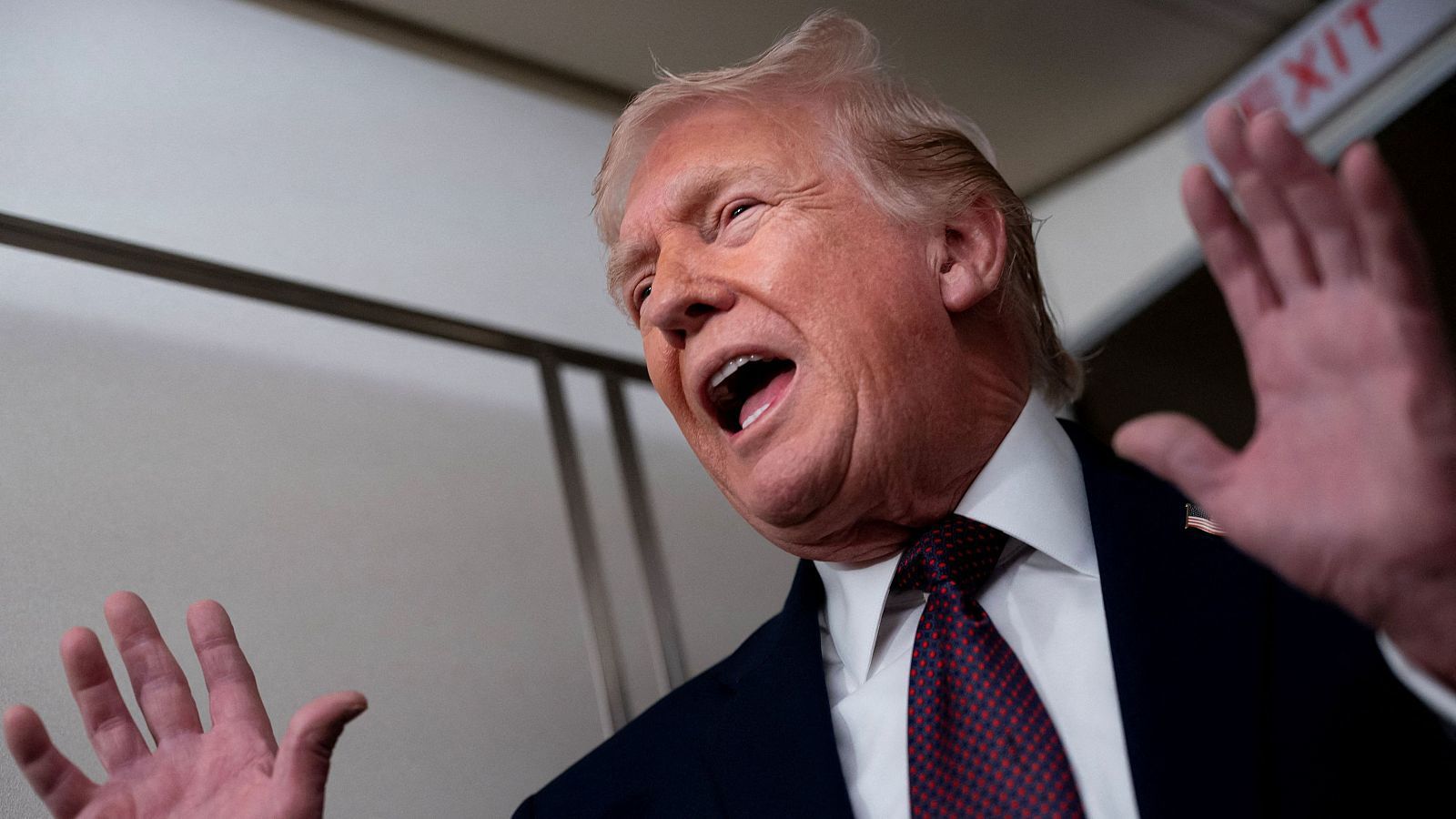 Trump insta os iranianos a "continuar protestando" e "tomar o controle ...