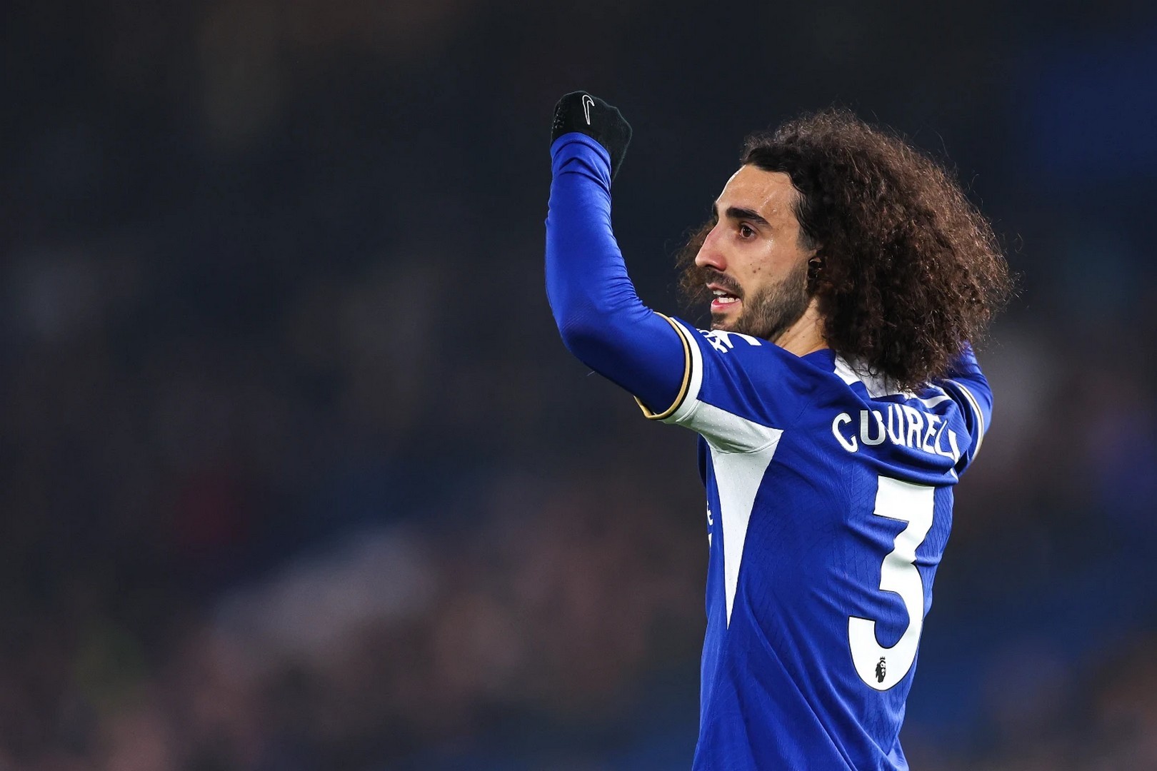 Cucurella pede desculpas aos torcedores do Chelsea depois de escorregar ...