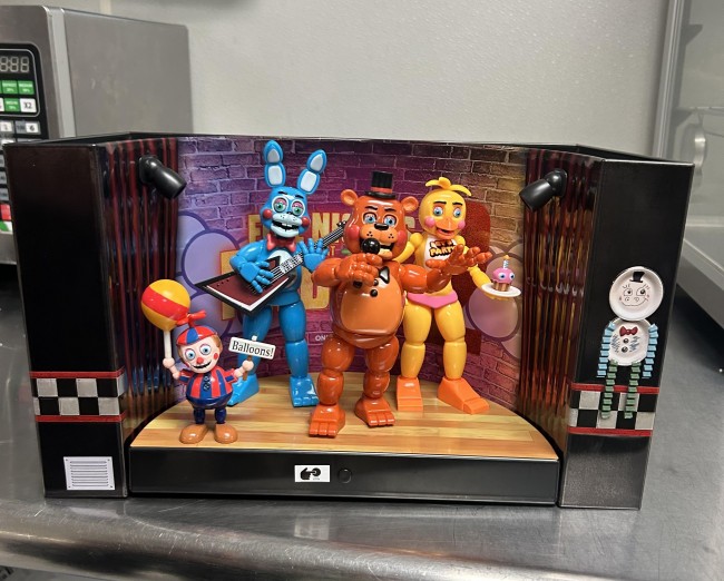 Five Nights at Freddy's 2 pode ter ganhado o design de balde de pipoca ...