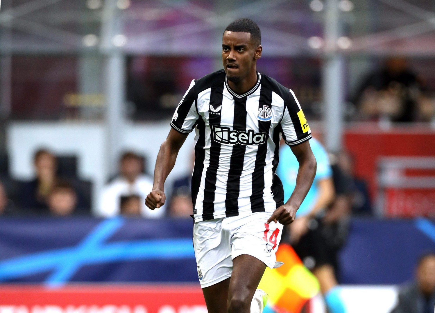 A novela de Aleksander Isak termina com o Liverpool fazendo a terceira ...