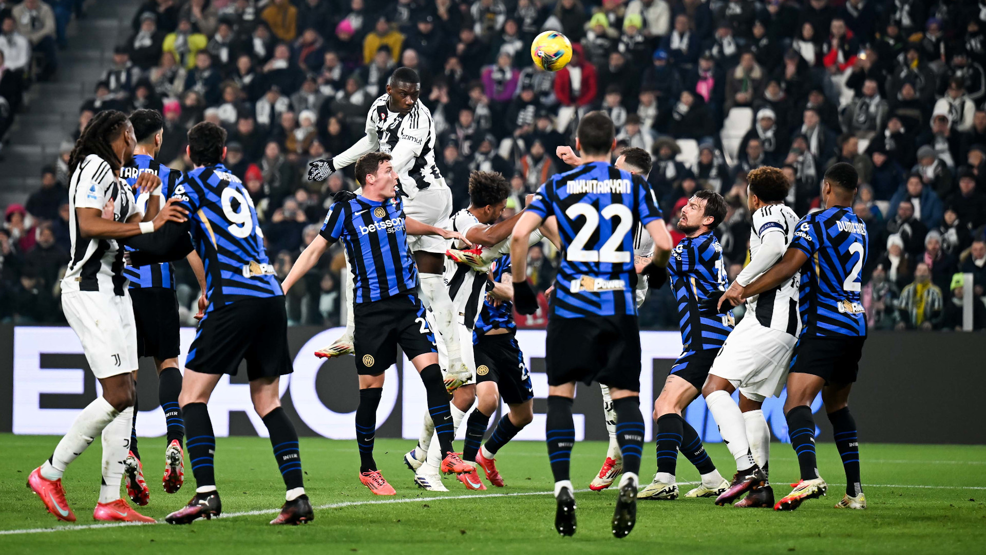 Juventus vence o Derby d'Italia e persegue os três primeiros colocados ...