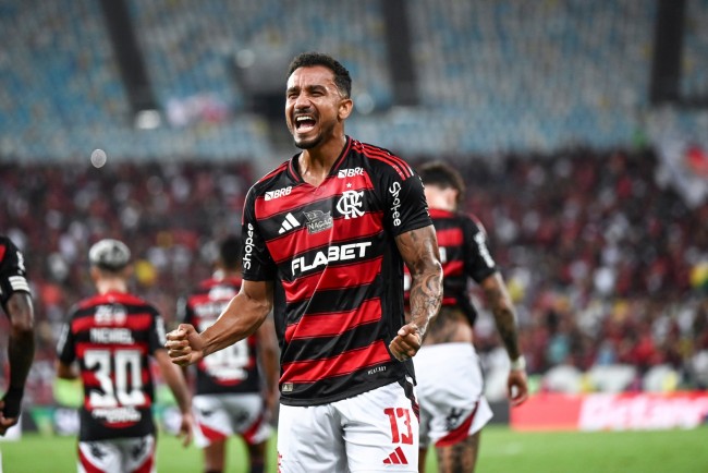 Danilo marca enquanto o Flamengo conquista seu quarto título da ...
