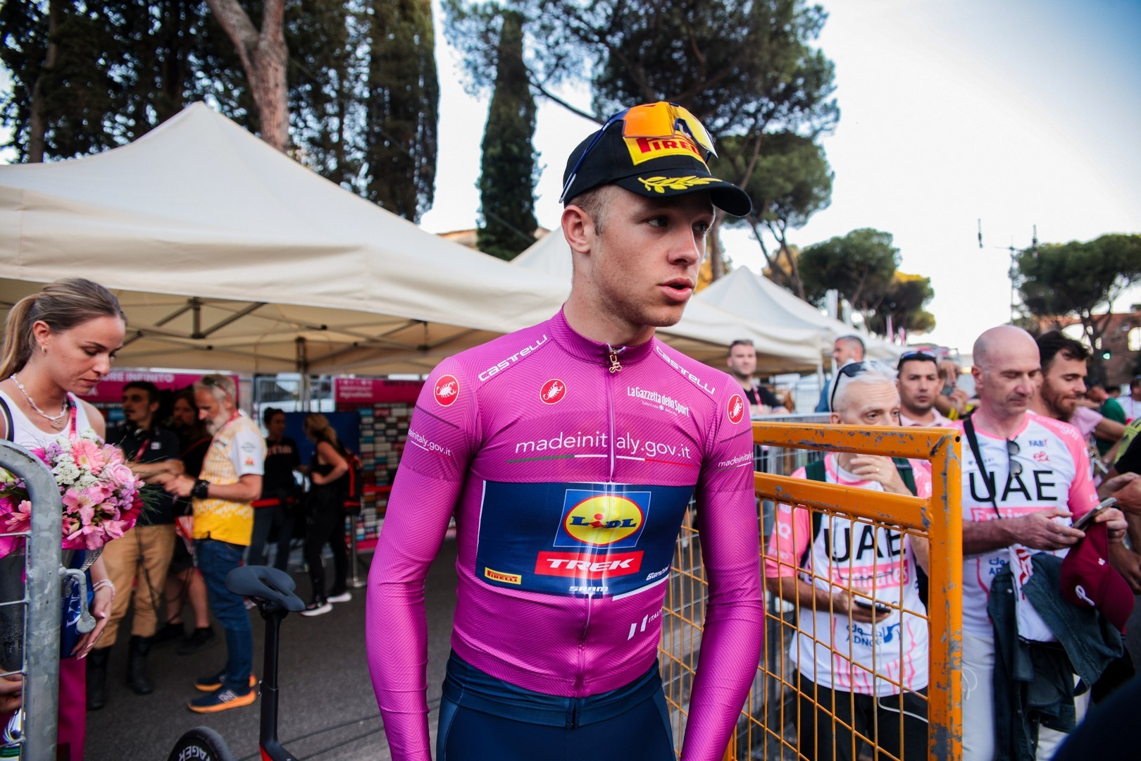 Jonathan Milan vence a 17ª etapa do Tour de France em um sprint com uma ...