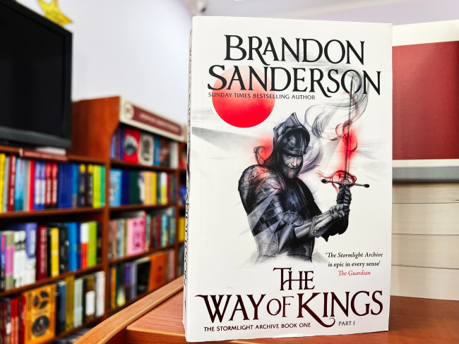 Os livros Cosmere de Brandon Sanderson serão transformados em uma ...