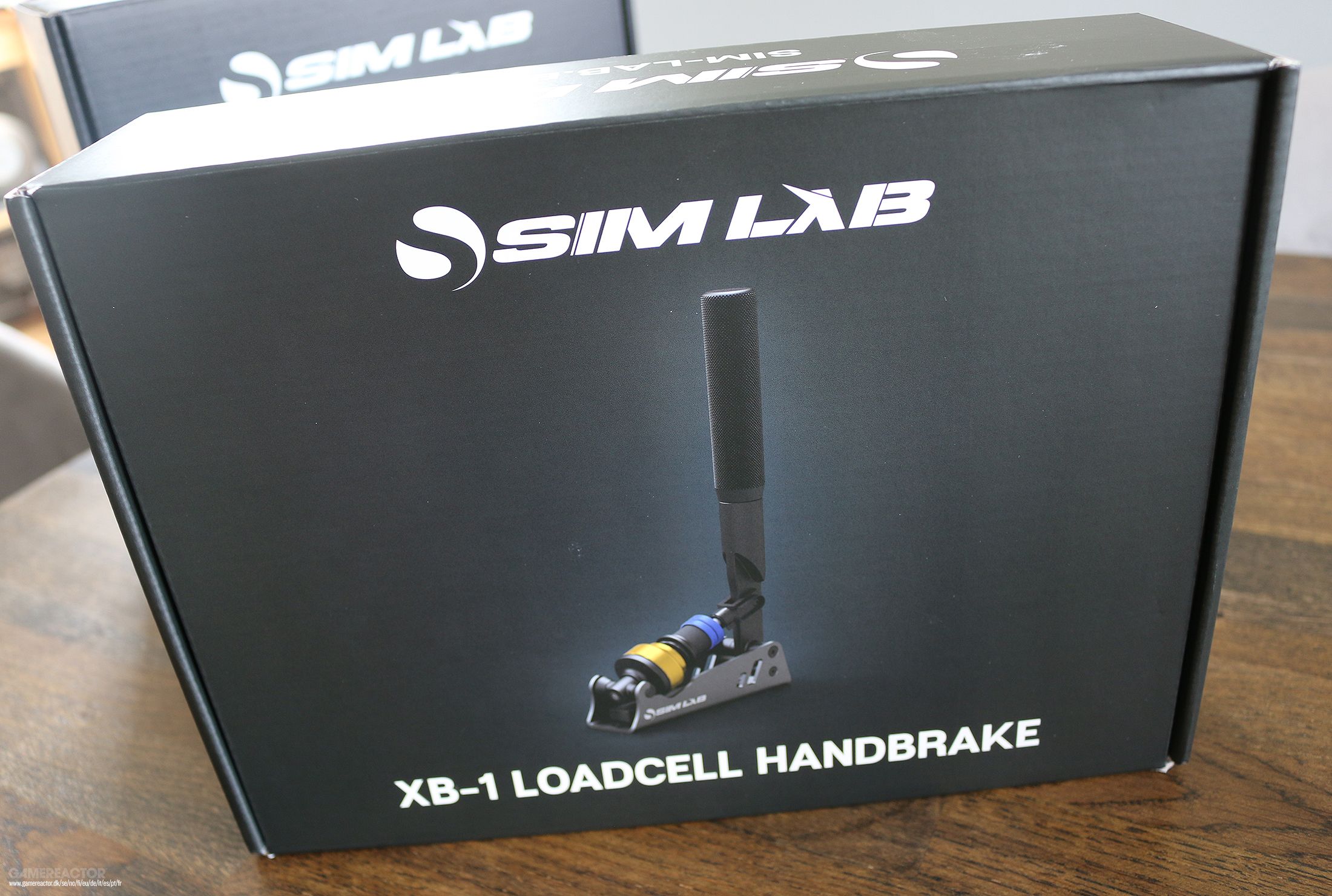 Estamos desempacotando o novo Sim-Lab XB1 Handbrake - - Gamereactor