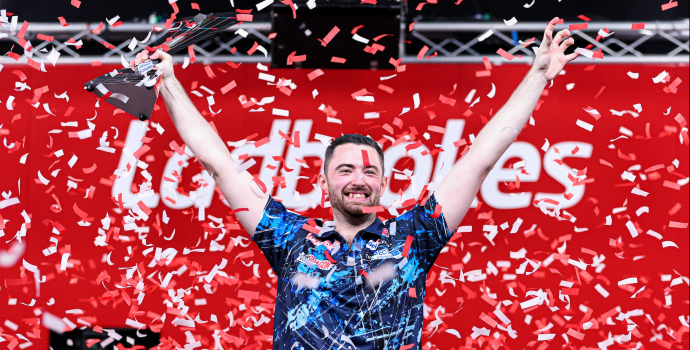 O jovem astro dos dardos Luke Littler cai novamente para Luke Humphries ...