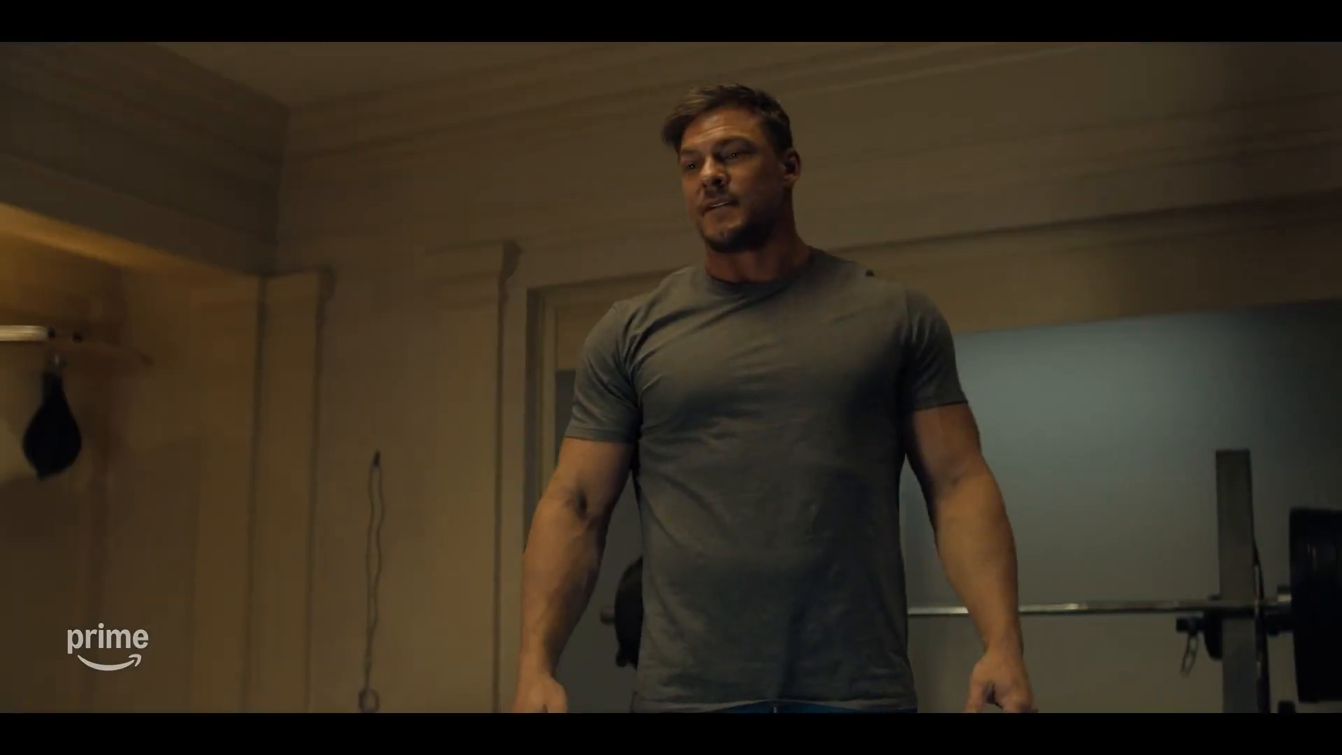 Reacher de Alan Ritchson realmente parece pequeno na próxima terceira ...